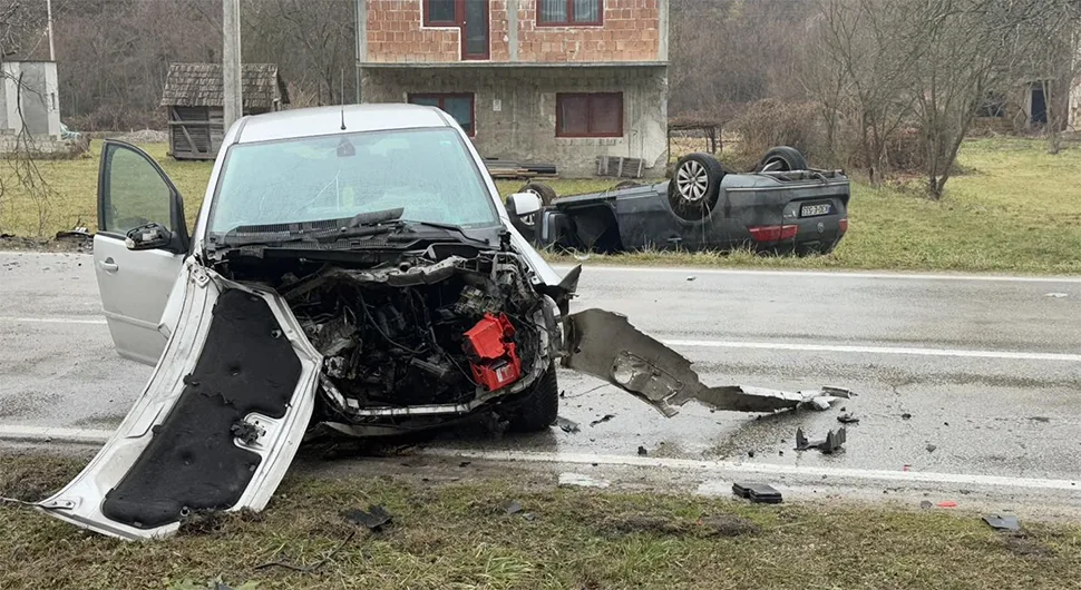 Stravične slike sa lica mjesta: Jedna osoba poginula u nesreći kod ... Stravične slike sa lica mjesta: Jedna osoba poginula u nesreći kod ...
