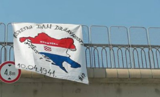 Na nadvožnjaku na ulazu u Split osvanula mapa NDH i to baš na 10. april ...